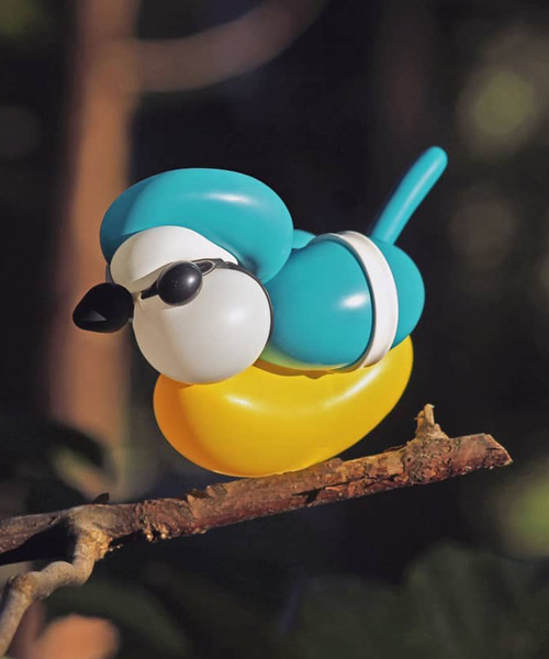 artist makes brilliant balloon sculptures of birds in the wild