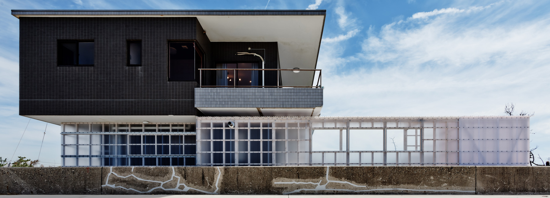nanometer architecture wraps japanese seaside villa in corrugated ...