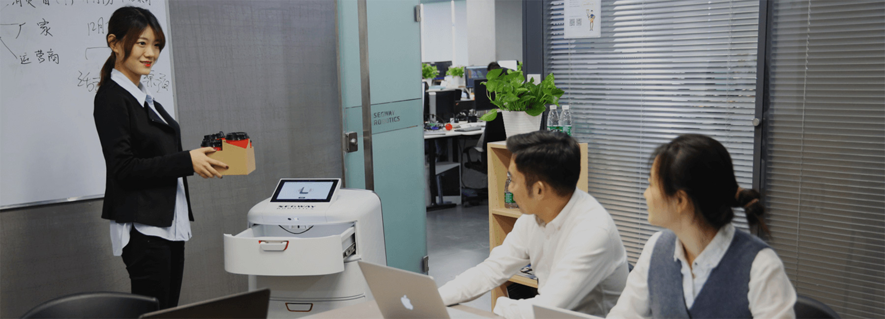 segway debuts the autonomous loomo delivery robot at CES 2019