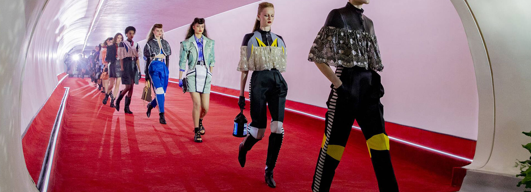 louis vuitton's flexible OLED screen bags are the future of fashion