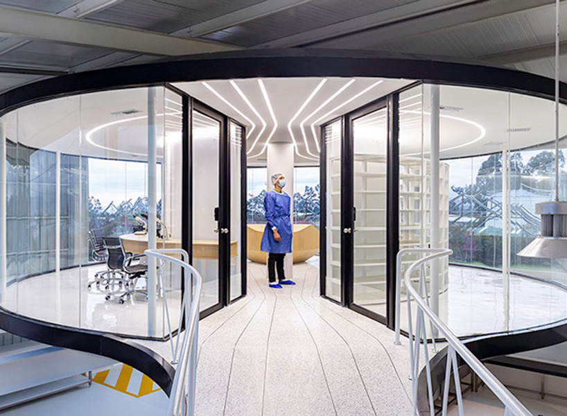 estudio felipe escudero's futuristic design features a curved ...