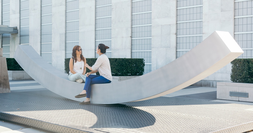 snøhetta sites 'peace bench' outside UN headquarters in new york