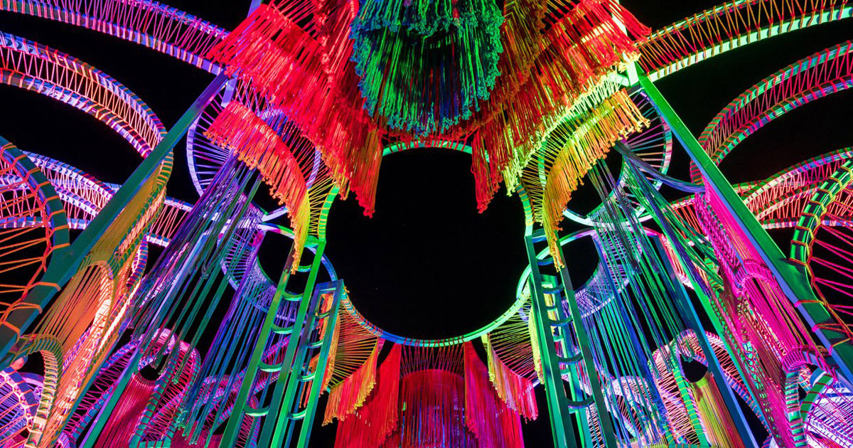 pamela tan weaves strings into projection: kite installation in malaysia