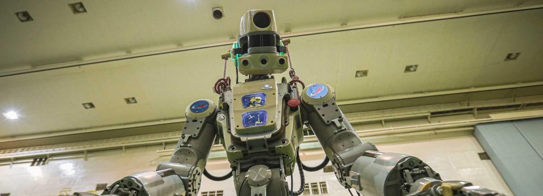 russia to send a humanoid robot in the commander's chair into space