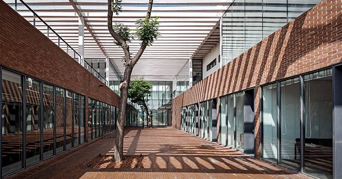 archstudio builds large internal courtyards in dingshi logistics office ...