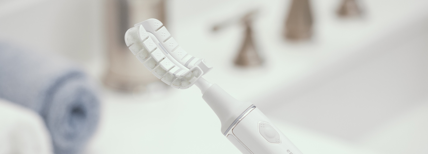 the encompass toothbrush uses a J-shaped head to clean teeth in 20 seconds