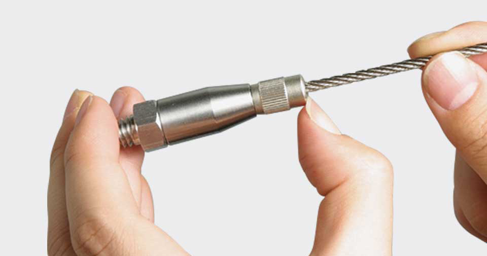 japanese company ARAKAWA invents the world's most compact gripper ...