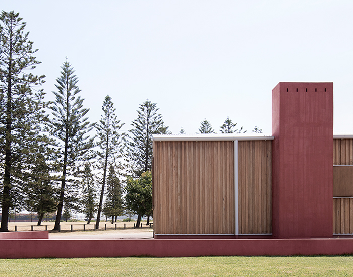 the design team organizes the volumes of the house with a skewed ...