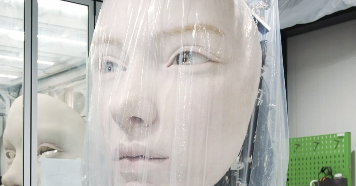 GENTLE MONSTER discusses the giant, a 2-meter-high uncanny face robot