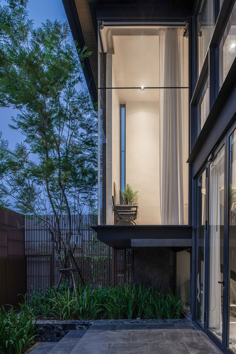 anonym studio builds a transparent and modern family house in japan