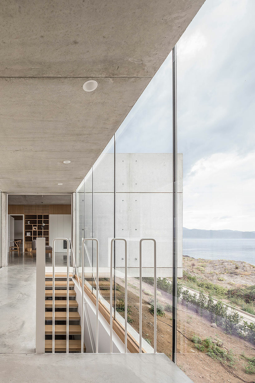 marià castelló blends architecture and coastal rock in port de la selva