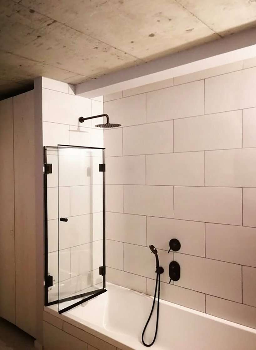 alon alexandroni completes barn-like family house in tel aviv countryside