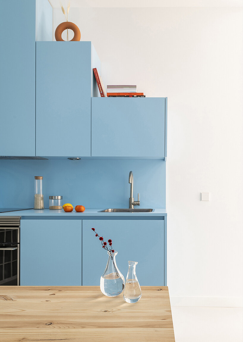 'blue glass' house in madrid by martín peláez