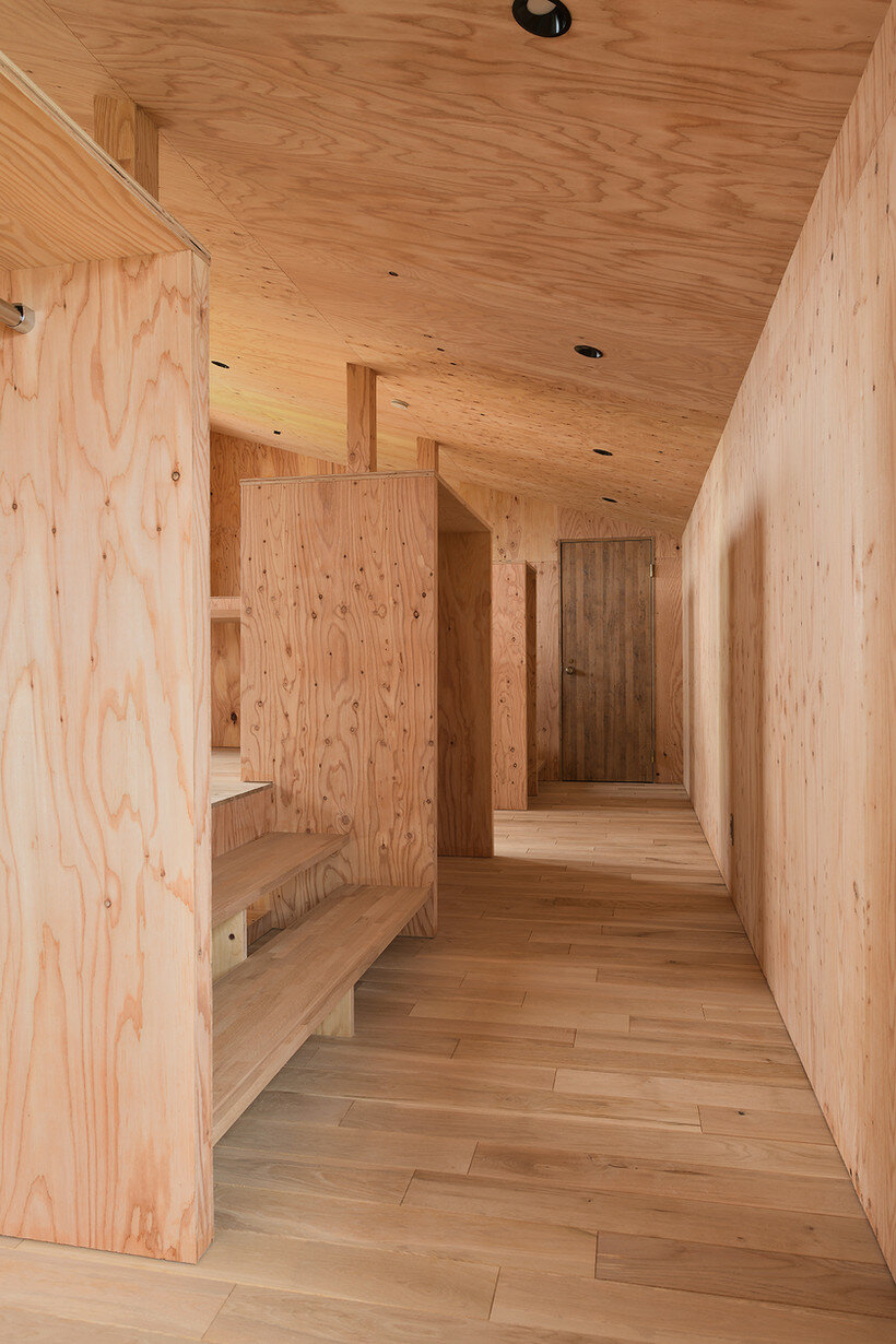 ryuji yamashita divides a building into two for its 'garage house' in japan