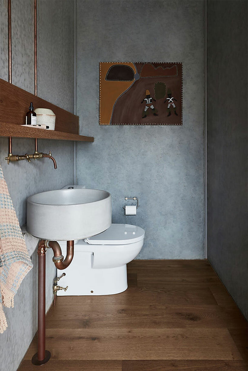 glazed walkways ties minimalistic farmhouse to rural victoria