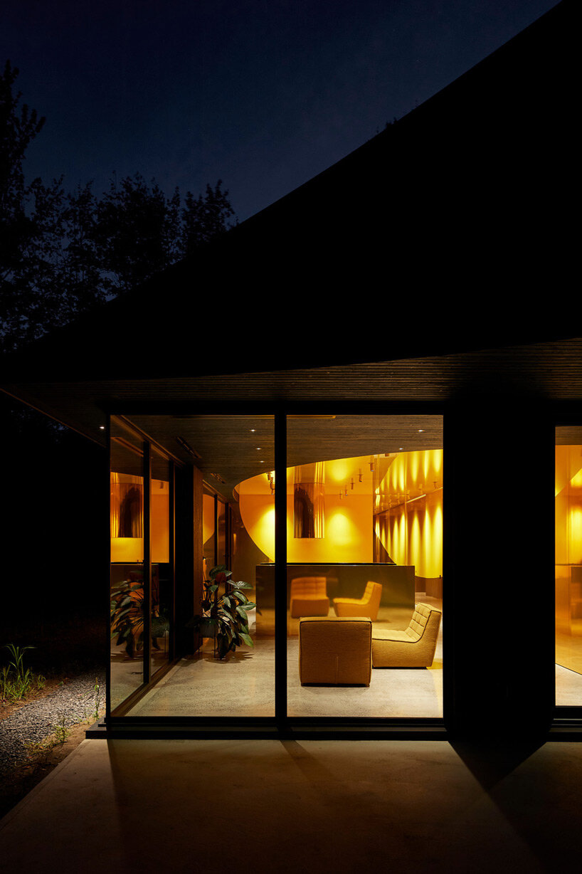 jean verville's eclectic MEV cabin draws from the memphis style