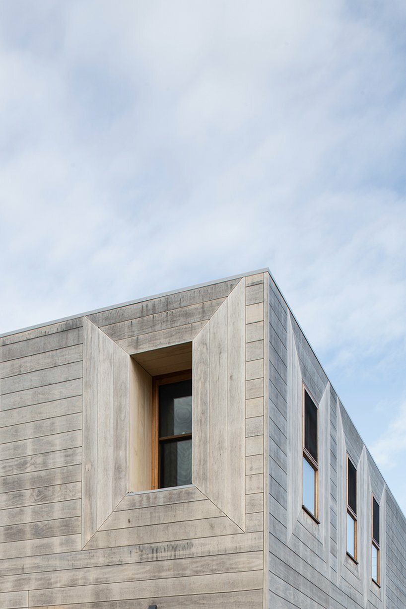 honeyman and smith's accoya-clad cottage extension in australia