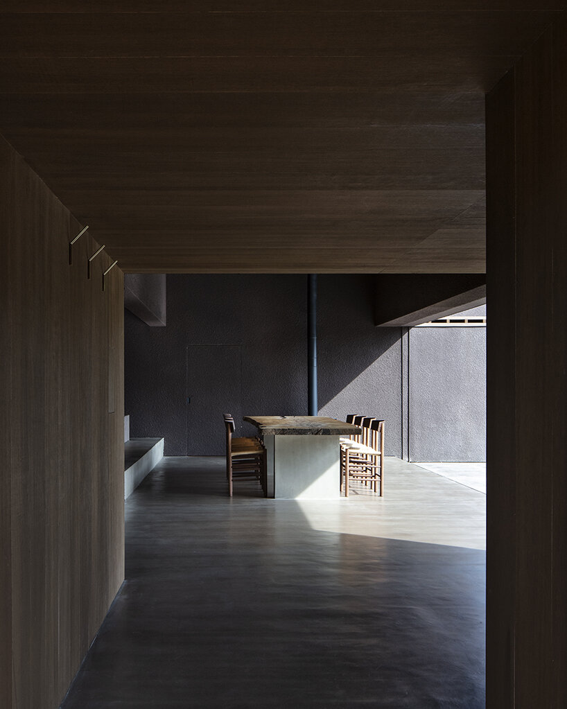 suppose design office nestles 'daichi isumi' along japanese river