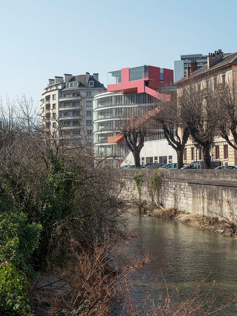 cantilevering red belvedere adorns Qpark ravet in france