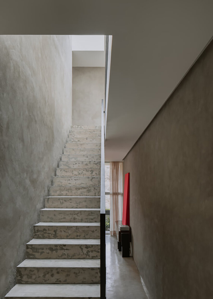 transversal volumes define escobedo soliz house in mexico