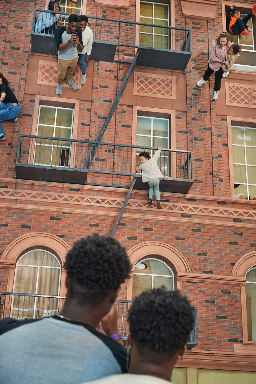 leandro erlich's dizzying 'the building' installation in new jersey