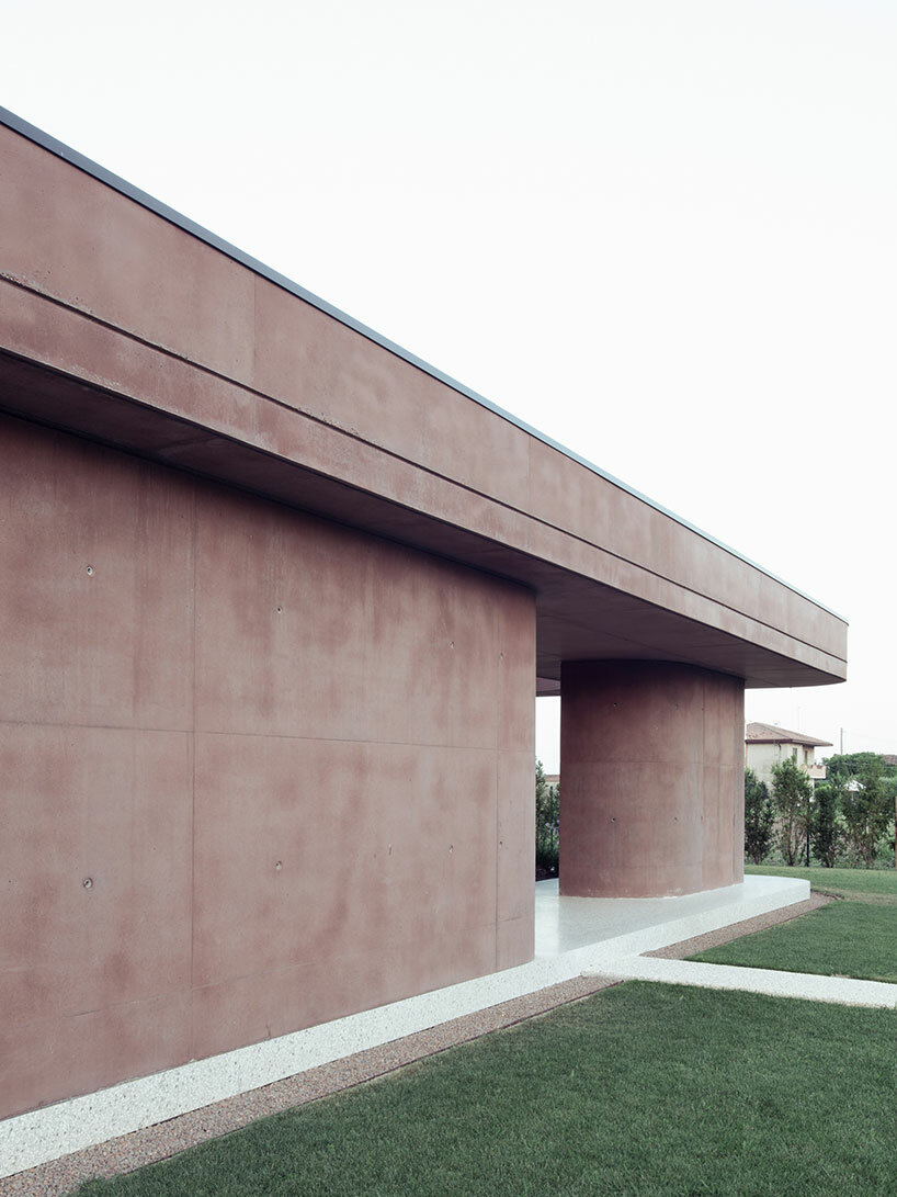MIDE architetti's pink concrete residence curves around lush vegetation ...