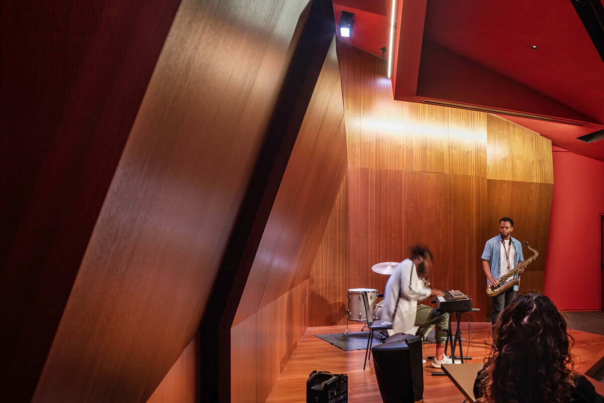 louis armstrong center opens in queens as a tribute to the jazz icon