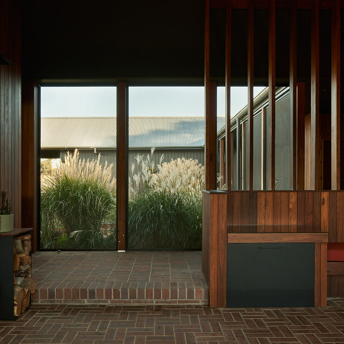 house in the dry: MRTN architects' garden oasis in arid australia