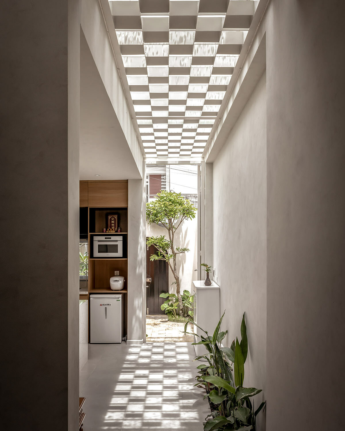 da vàng studio nurtures seven gardens within its nhà voi house