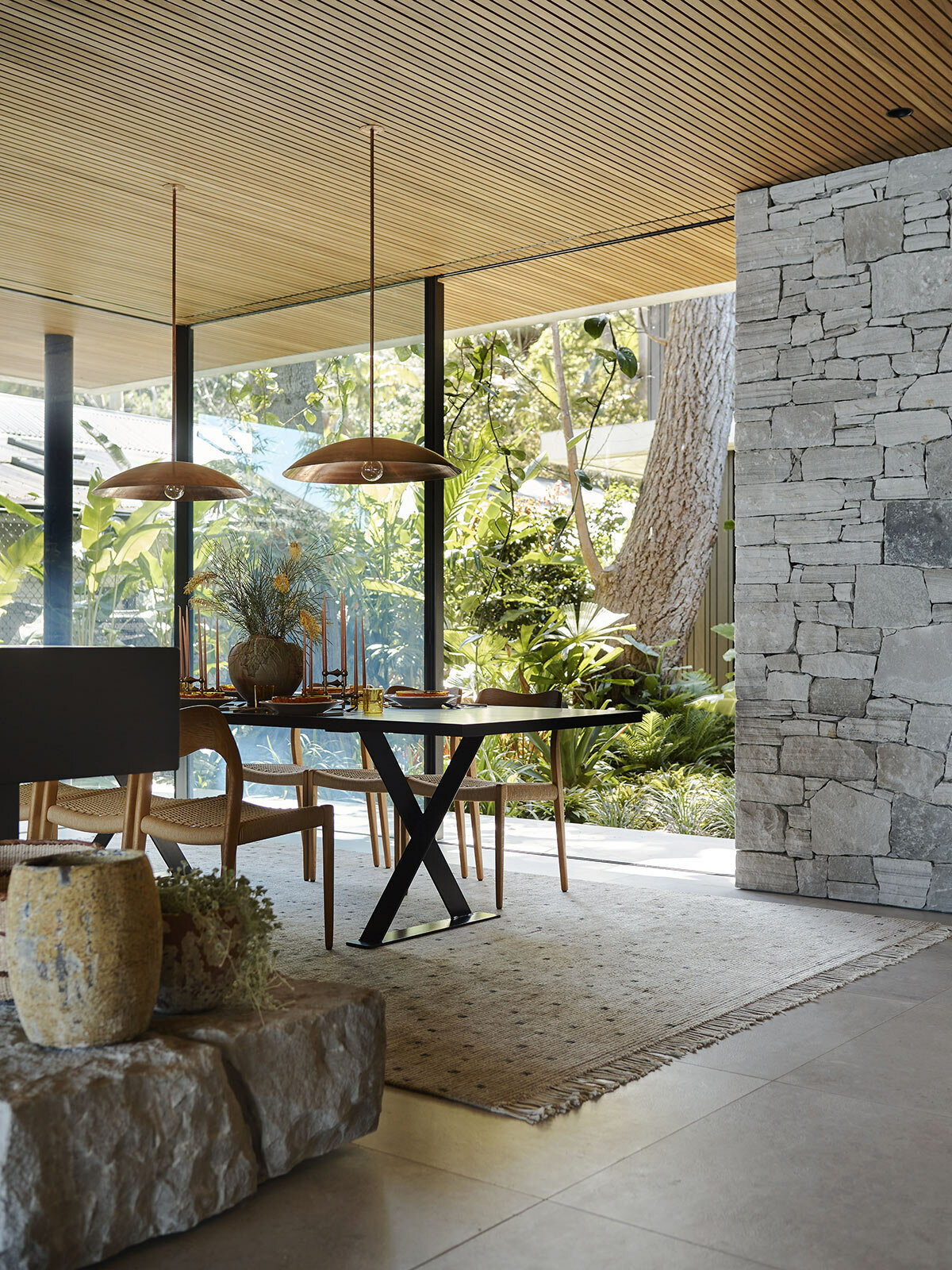 gardened roof planes float over rama architects' australian M house