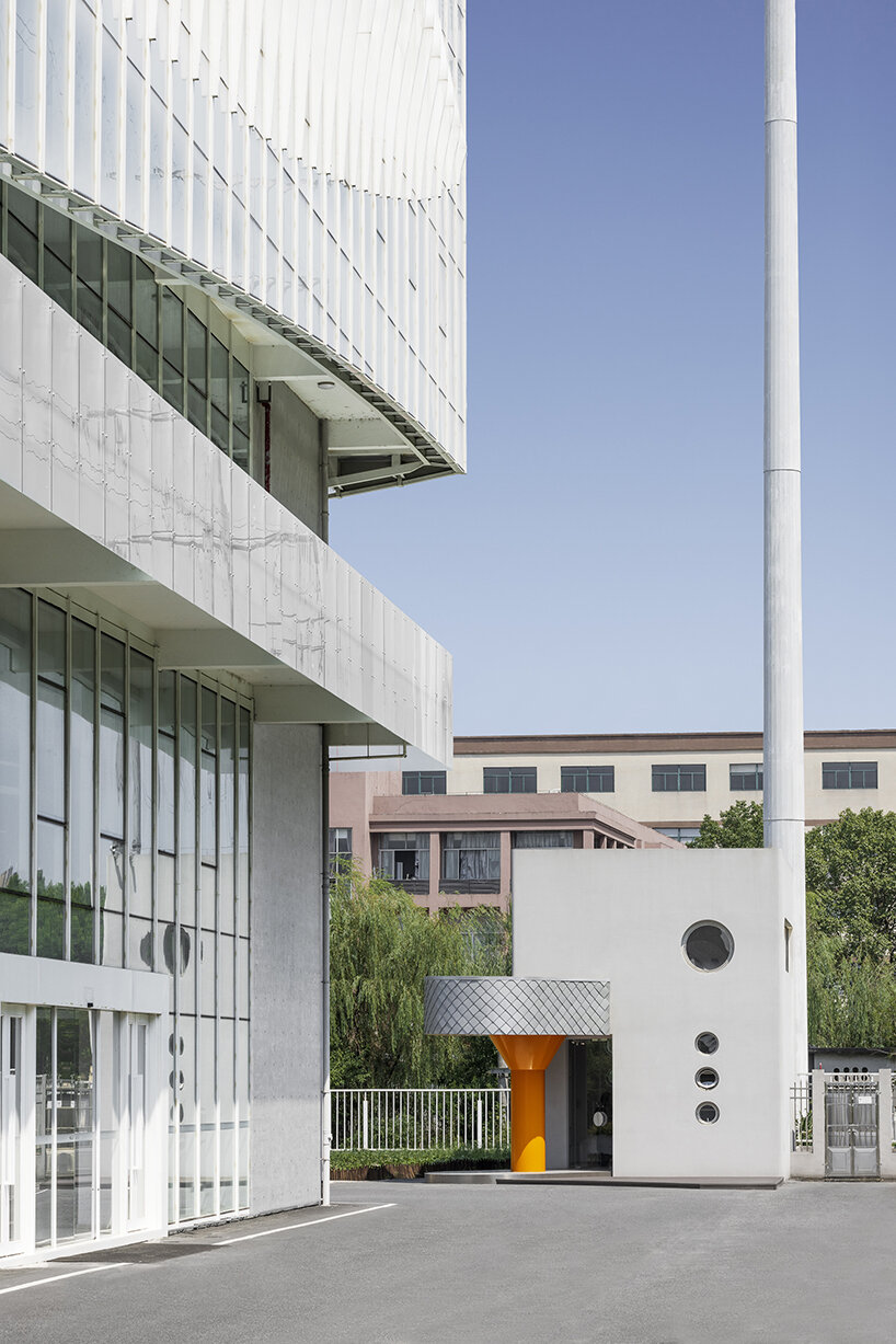 greater dog architects' renovated 5 X 7 building in china