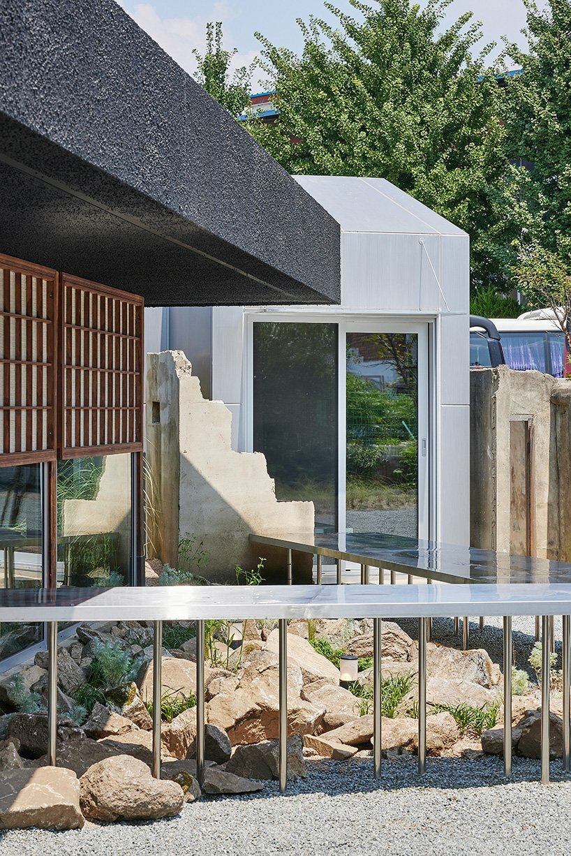 wooden hanok roof frame tops nomal's restaurant in korea