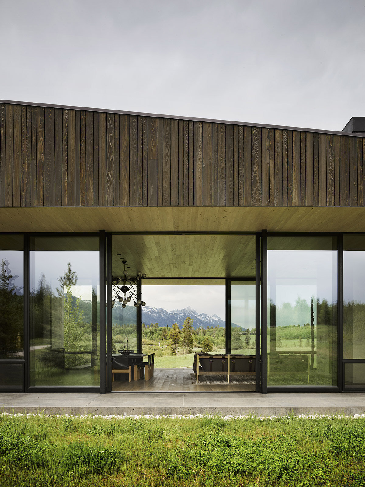 CLB architects scatters shinemaker retreat at the base of the tetons