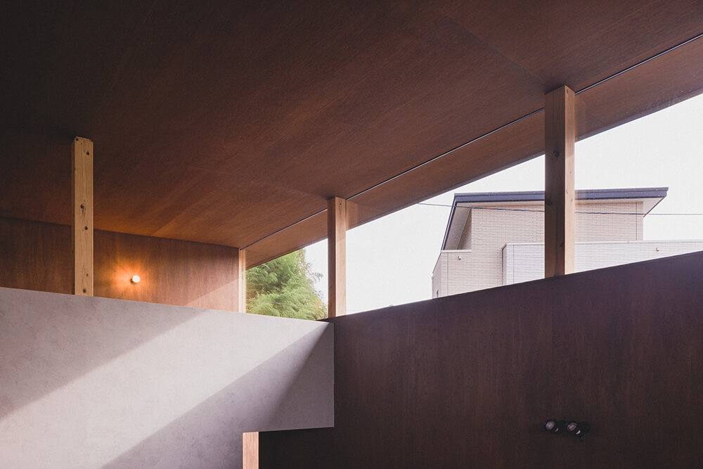 a forest of pillars brings depth to this japanese house by IG architects