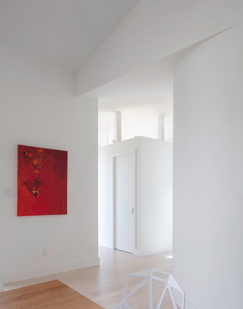 schaum/shieh's house in the US slides along natural contours to form ...