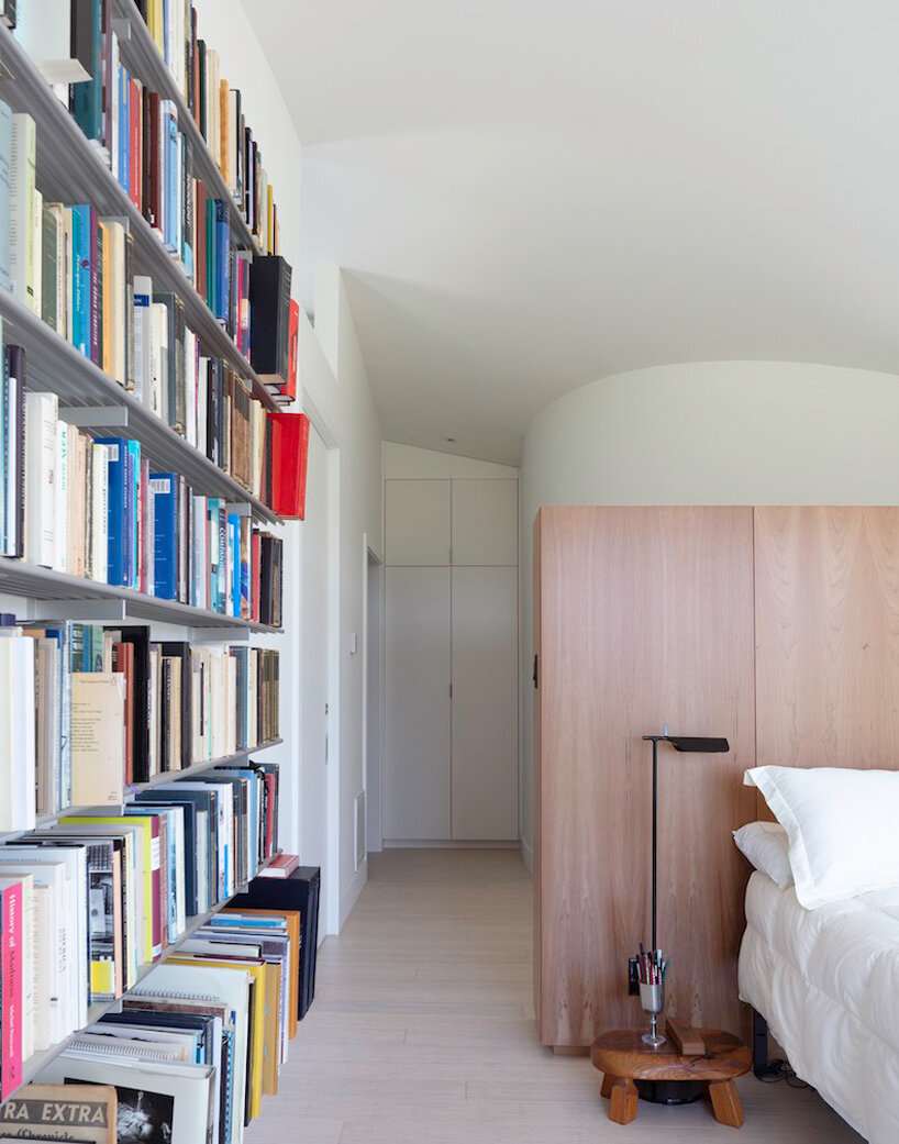 schaum/shieh's house in the US slides along natural contours to form ...