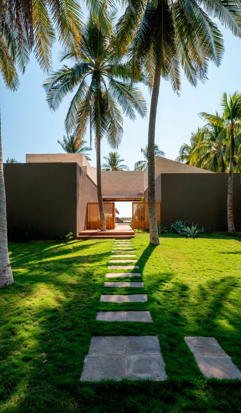 straw roof crowns coral house by elástica studio in el salvador