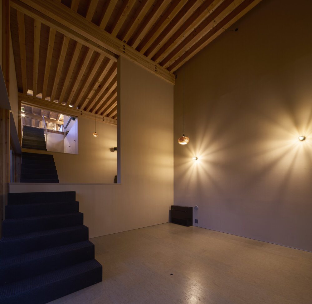 OHArchitecture embeds stepped camma villa and office onto sloping site ...