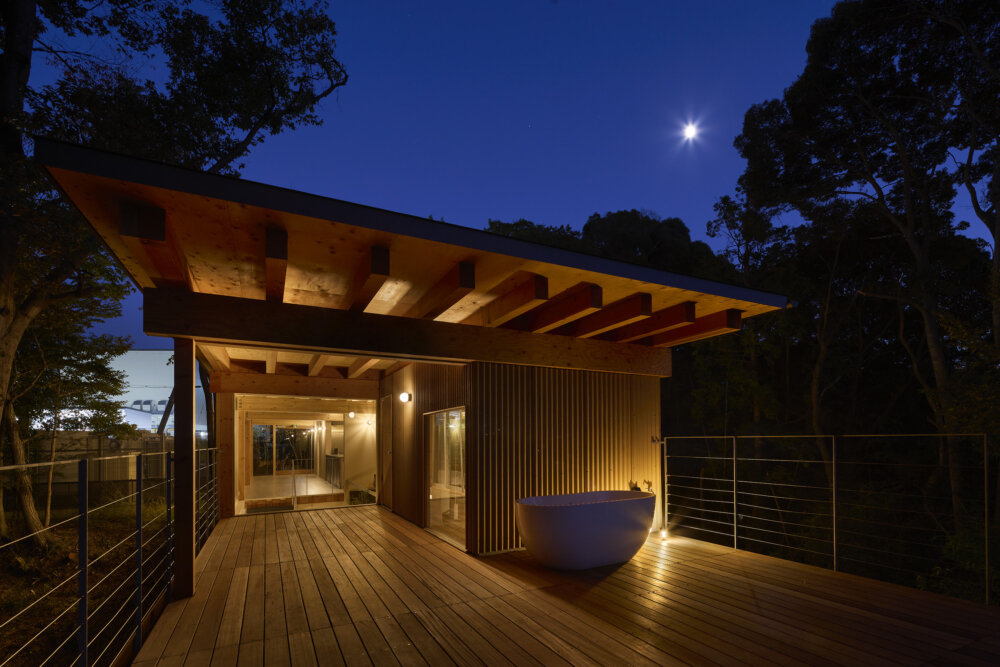 OHArchitecture embeds stepped camma villa and office onto sloping site ...