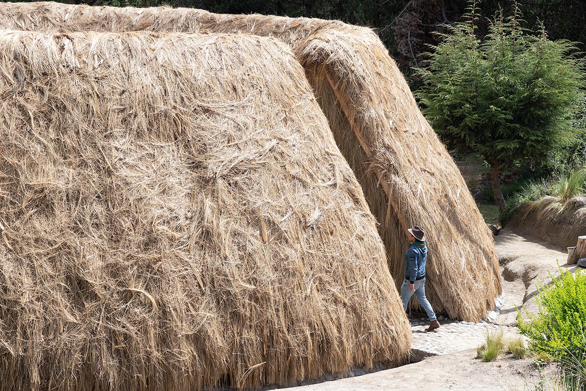 ecuador community builds thatched 'chaki wasi' handicrafts center