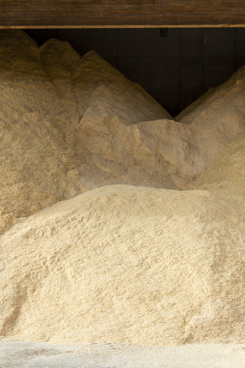 this is briket, a recyclable stool made entirely from potatoes and sawdust