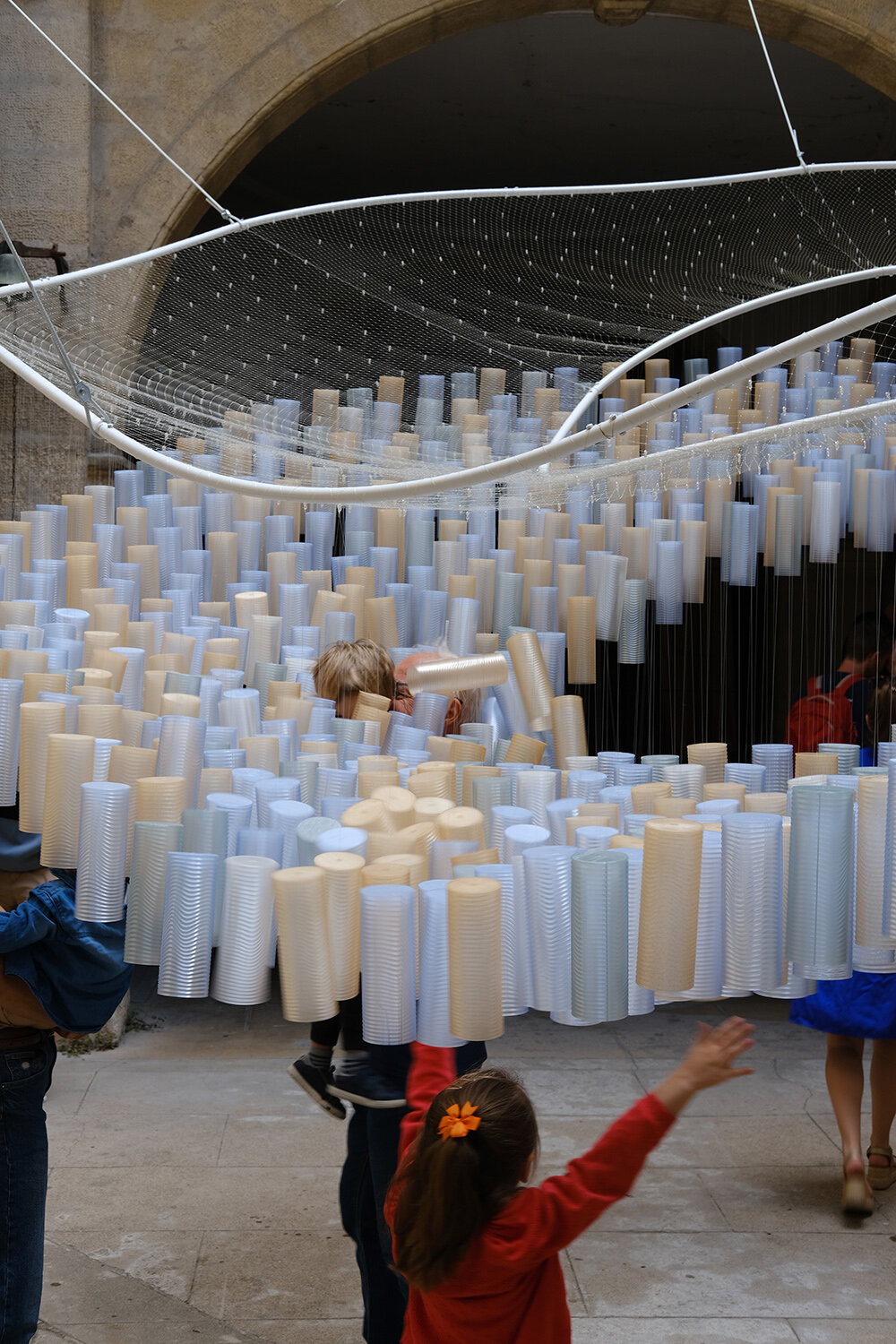 a thousand 3D printed pieces shape atelier DARN's RHUBARB sculpture