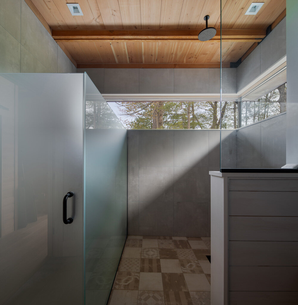 undulating shoreline envelops six mile lake cottage by BLDG workshop