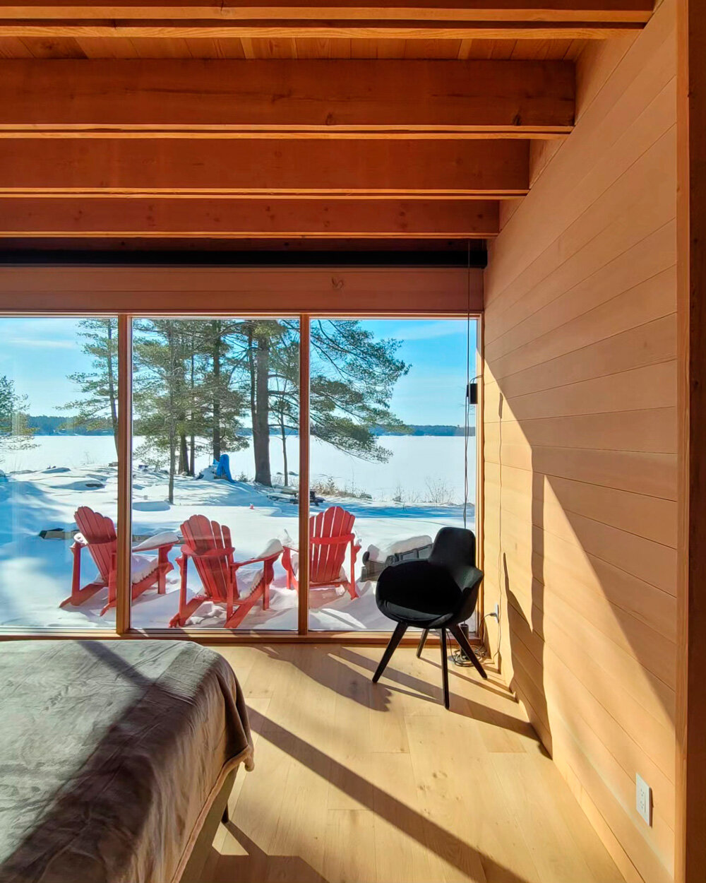 undulating shoreline envelops six mile lake cottage by BLDG workshop