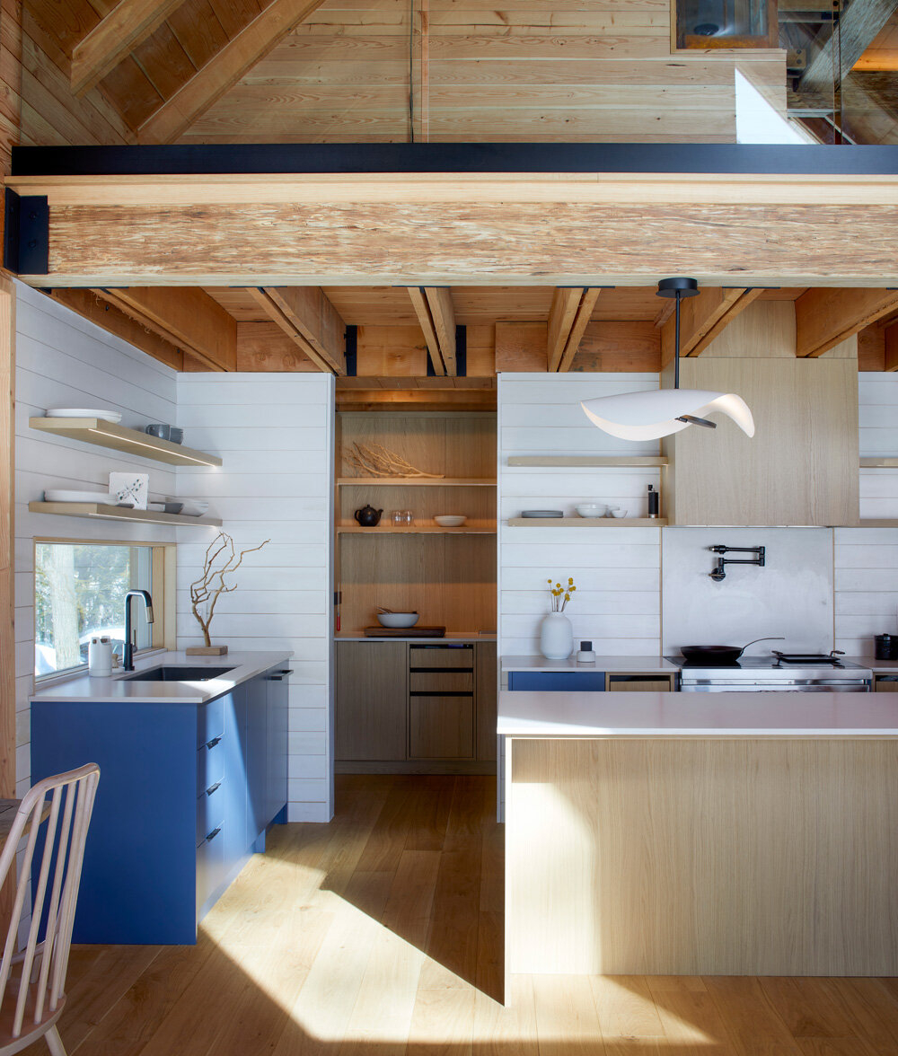 undulating shoreline envelops six mile lake cottage by BLDG workshop