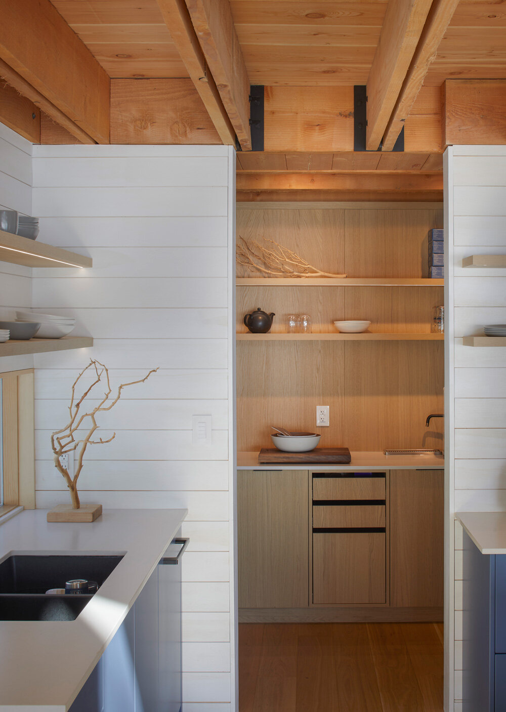 undulating shoreline envelops six mile lake cottage by BLDG workshop