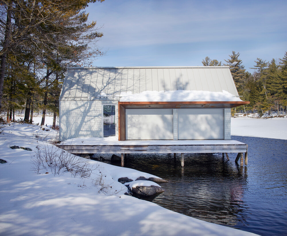 undulating shoreline envelops six mile lake cottage by BLDG workshop
