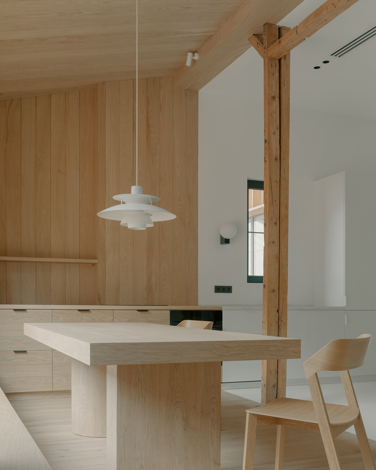 TIMM architecture converts tbilisi attic into bright 'birdsnest house'