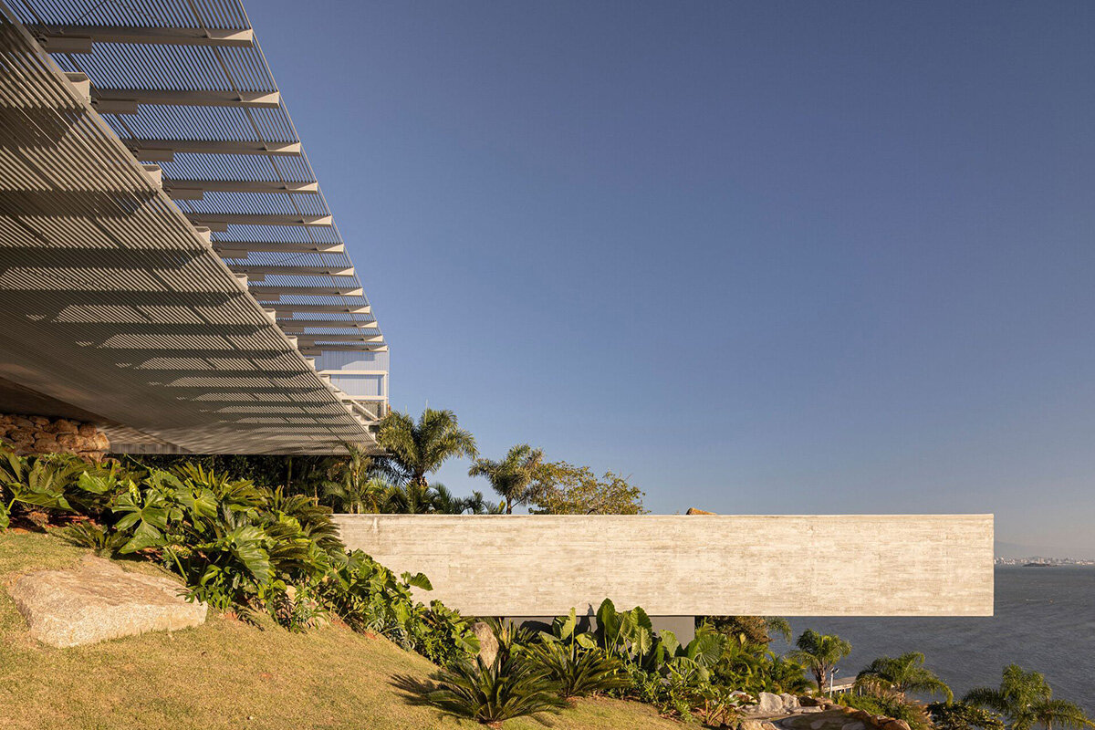 TETRO arquitetura's 'ponte house' bridges architecture and nature