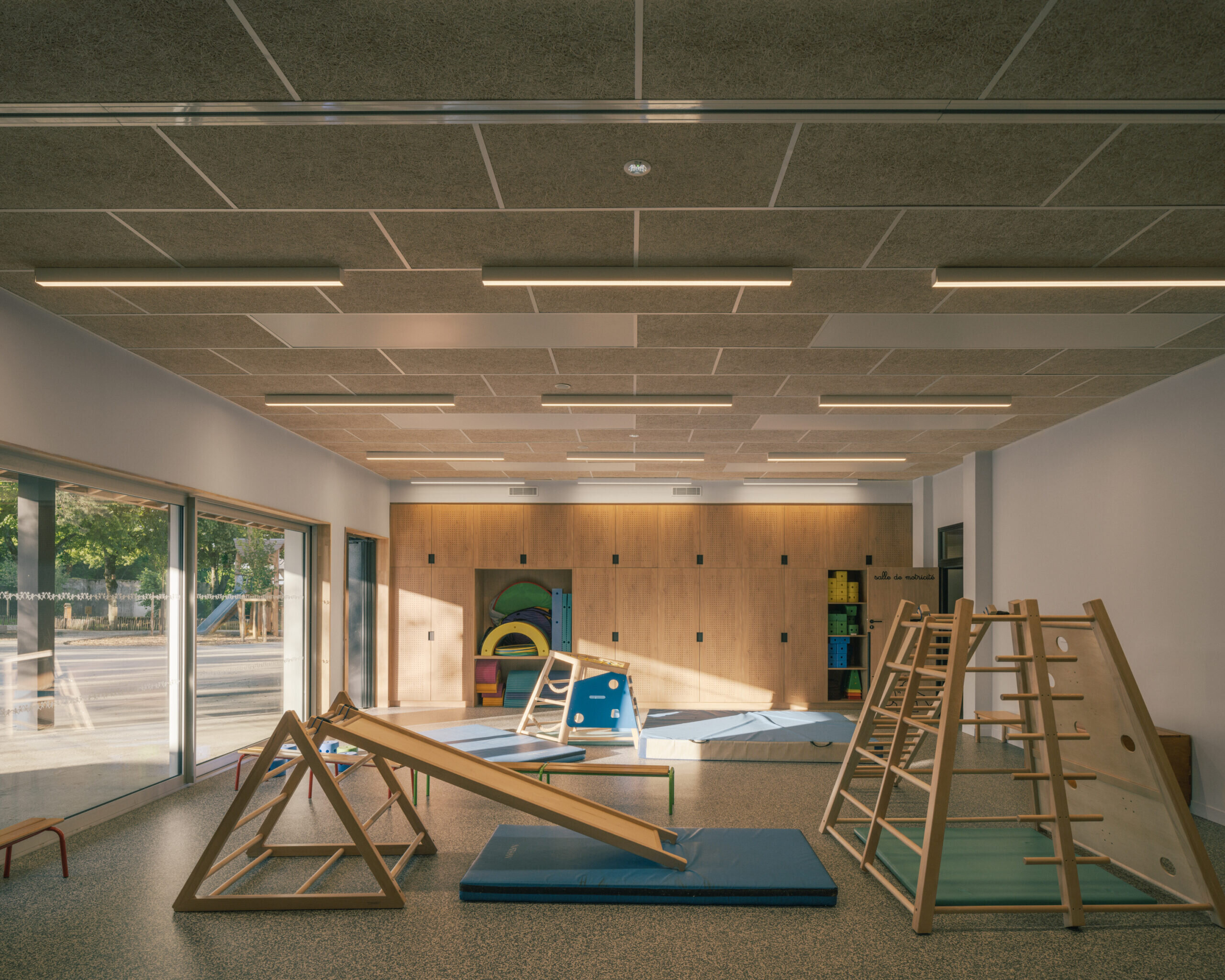 ALTA employs wood and straw for jean de la fontaine school's redesign